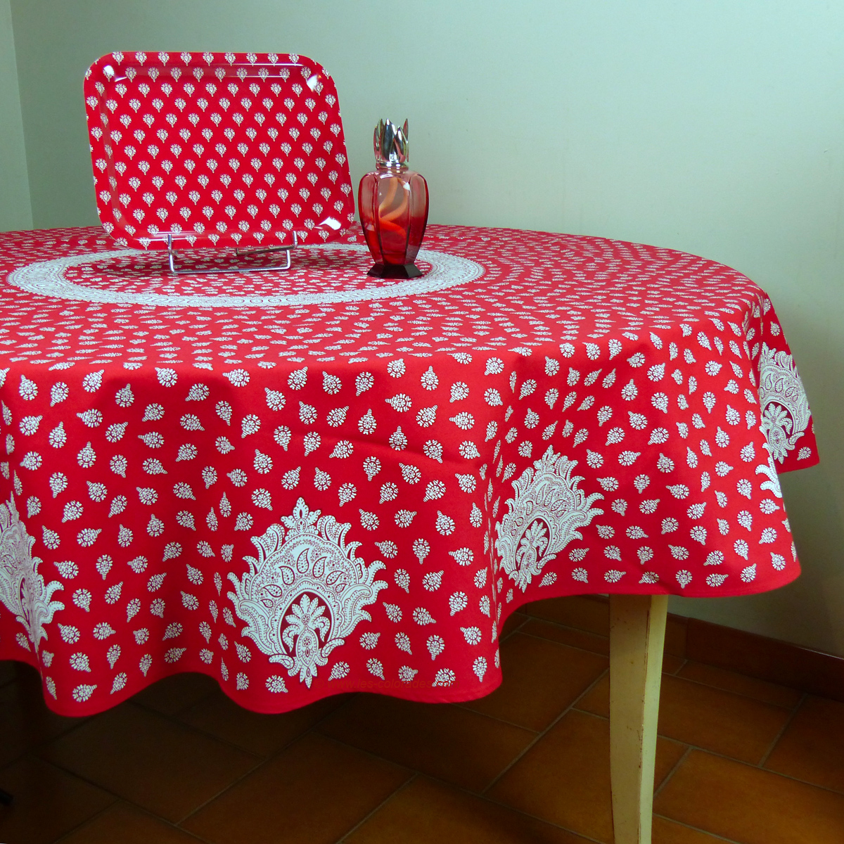 Nappe Ronde Provençale diamètre 180 Rose motifs blancs